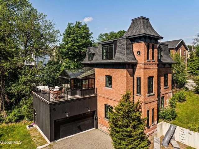 33 Davis Street