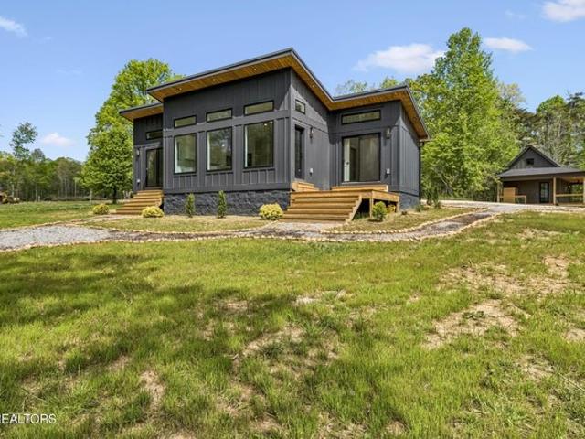 33 Dwellings Dr, Tracy City, TN 37387