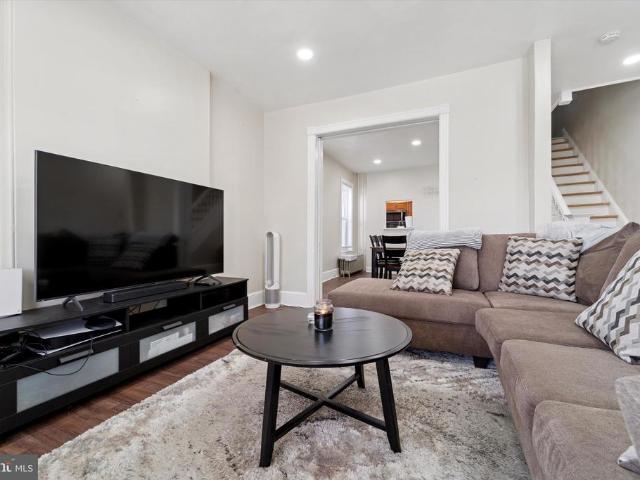 33 E Broadway Avenue