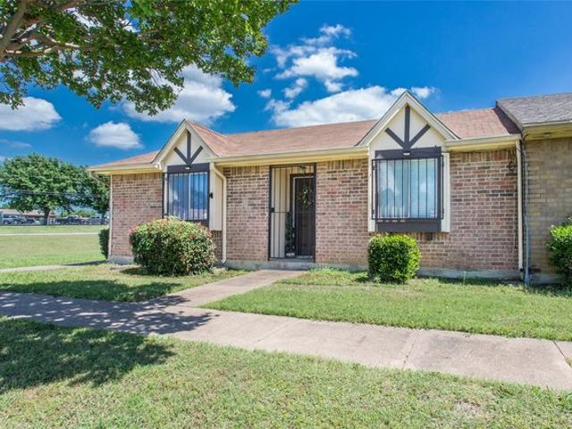 33 E Townhouse Ln Unit 30, Grand Prairie, TX 75052