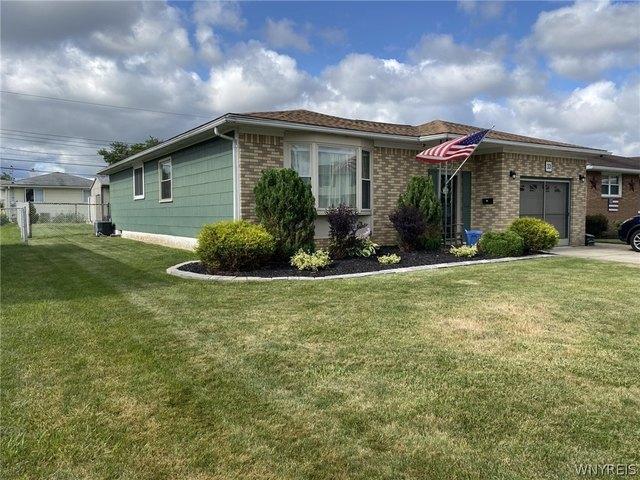 33 E Toulon Dr, Buffalo, NY 14227