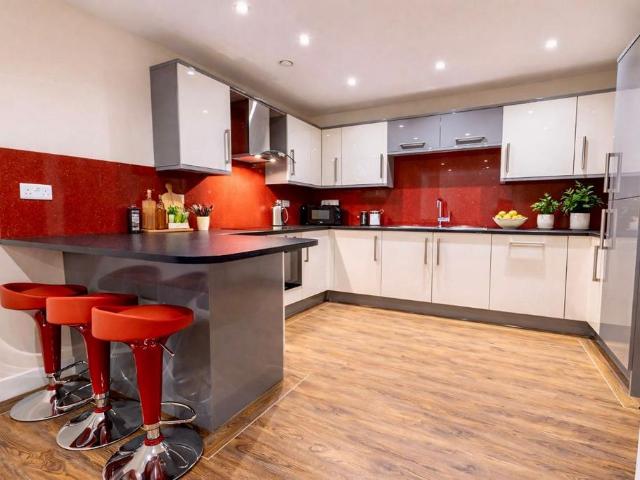 33 Ecco 3 bed apartment to rent £1,469 pcm £339 pw