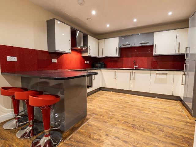33 Ecco, 3 bedroom, Apartment