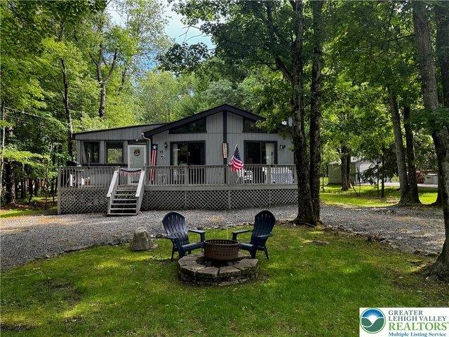 33 Eliot Ln, Penn Forest Township, PA 18210