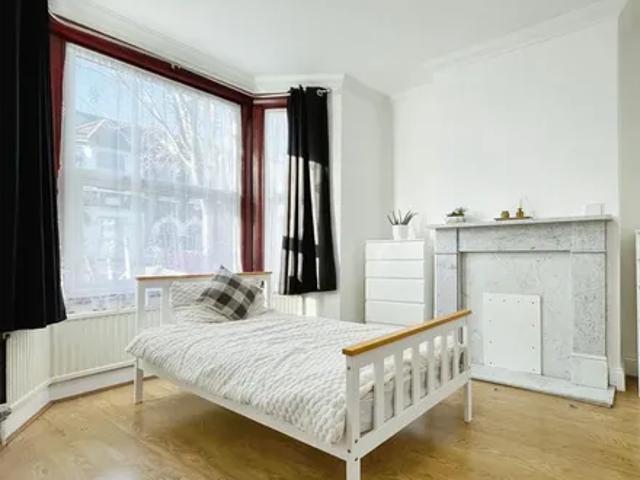 33 Ernald Avenue, London, E6 3AL, United Kingdom | 1 bed house for rent #138513140 | Rentberry