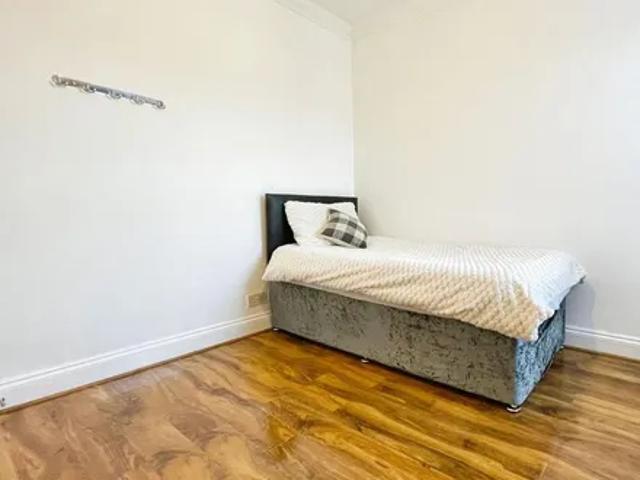 33 Ernald Avenue, London, E6 3AL, United Kingdom | 1 bed house for rent #139265661 | Rentberry