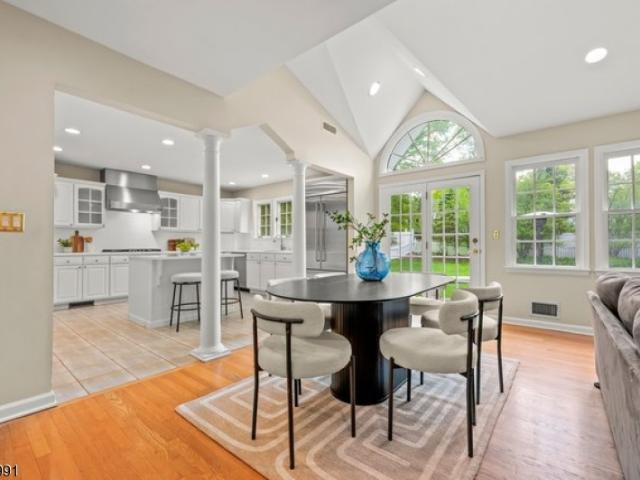 33 Exeter Rd