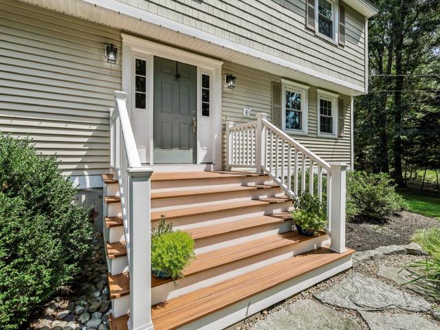 33 Ffrost Drive