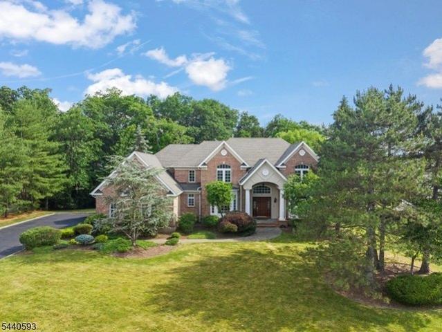 33 Fox Run, North Caldwell, NJ 07006