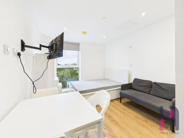 33 Frederick Road, Manchester M6, Studio to rent, £950 pcm | PrimeLocation