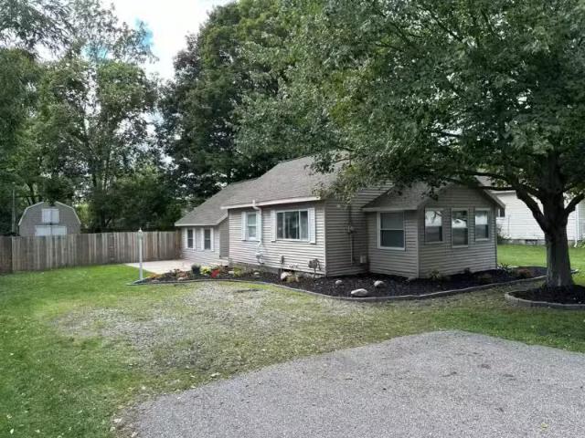 33 FULLER ST, SARANAC, MI 48881 Single Family Residence For Sa.