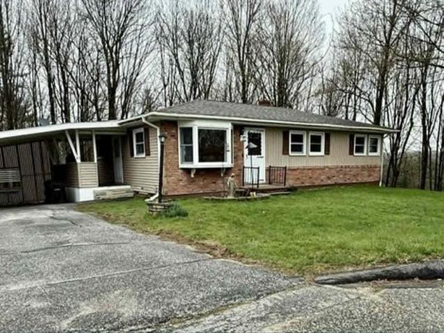 33 Garcelon St, Lewiston, ME 04240