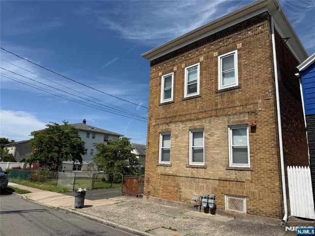 33 Gaston Avenue