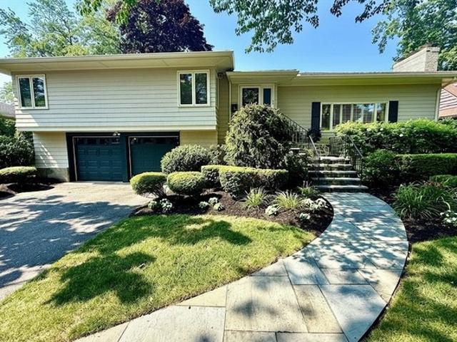 33 Glendale Rd, Marblehead, MA 01945