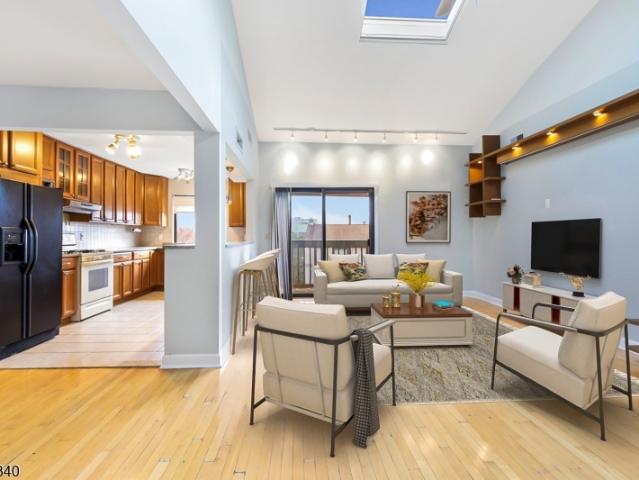 33 Green Valley Ct