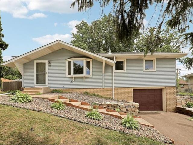 33 Greenway Ave N, Oakdale, MN 55128