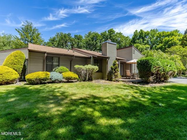 33 Hampton Ct, Red Bank, NJ 07701