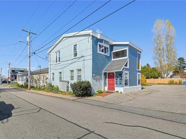 33 Halsey St, Newport, RI 02840
