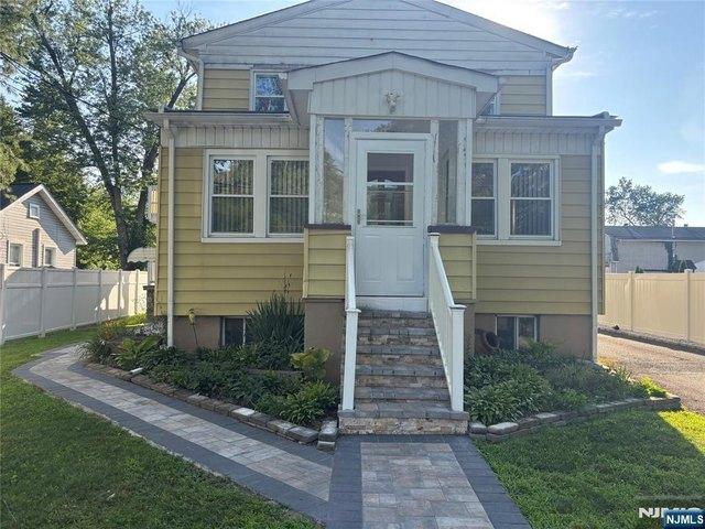 33 Harmon St, Lincoln Park, NJ 07035