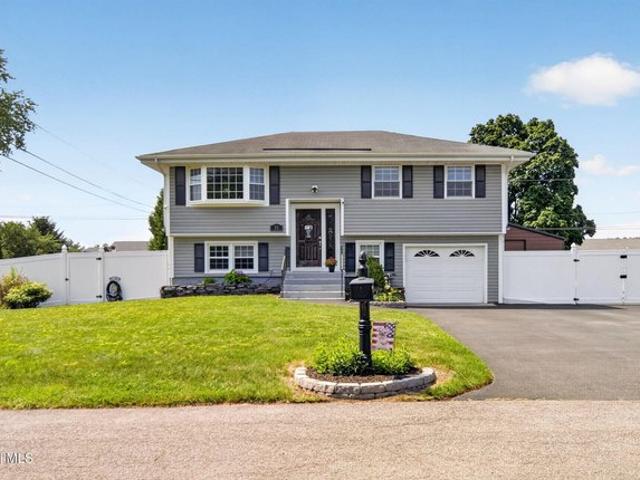 33 Hawthorne Ct, Loudonville, NY 12211