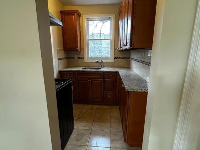33 Hayward Pl # 2