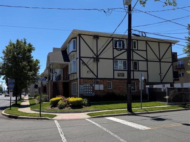 33 Henry Place # B4