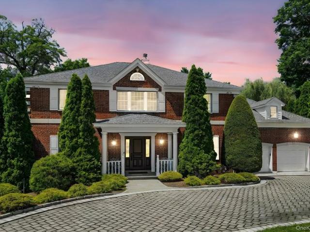 33 Hevelyn Rd, Elmsford, NY 10523