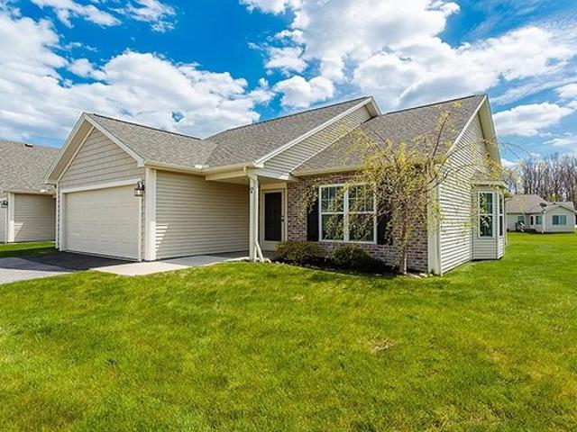 33 Hickory Ln, Spencerport, NY 14559