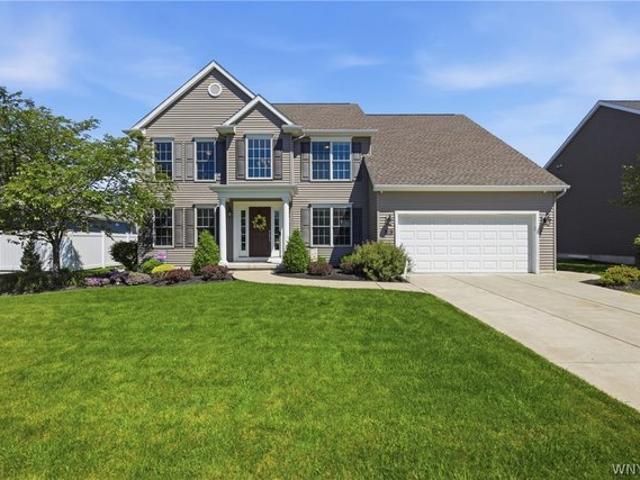 33 Hidden Meadow Xing, Lancaster, NY 14086