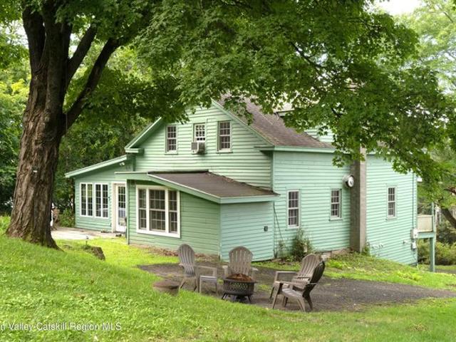 33 High St, Chatham, NY 12037
