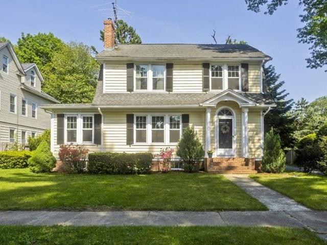 33 Highland St, Longmeadow, MA 01106
