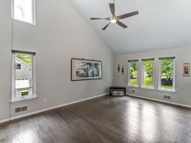 33 Highmount Ave