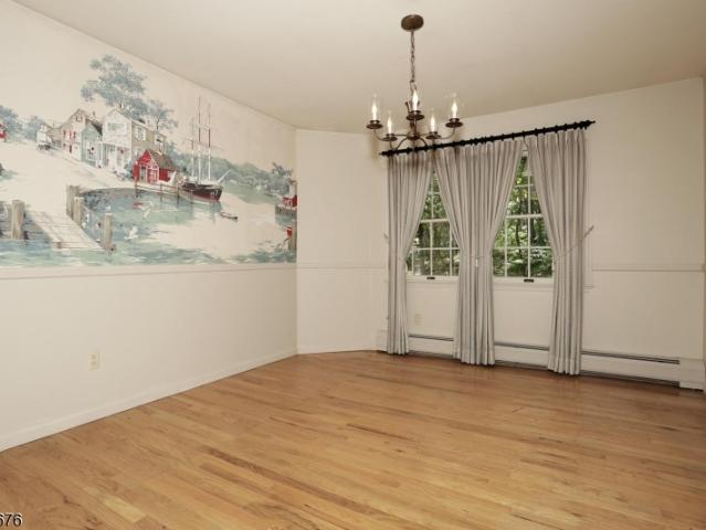 33 Hillside Ave