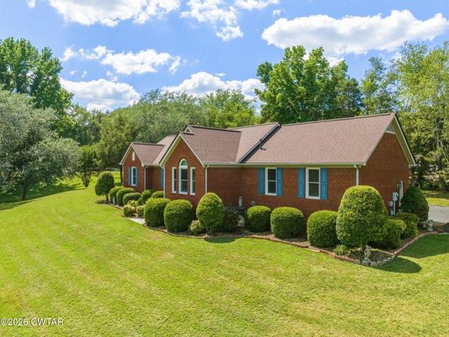 33 Hillview Dr, Hollow Rock, TN 38342
