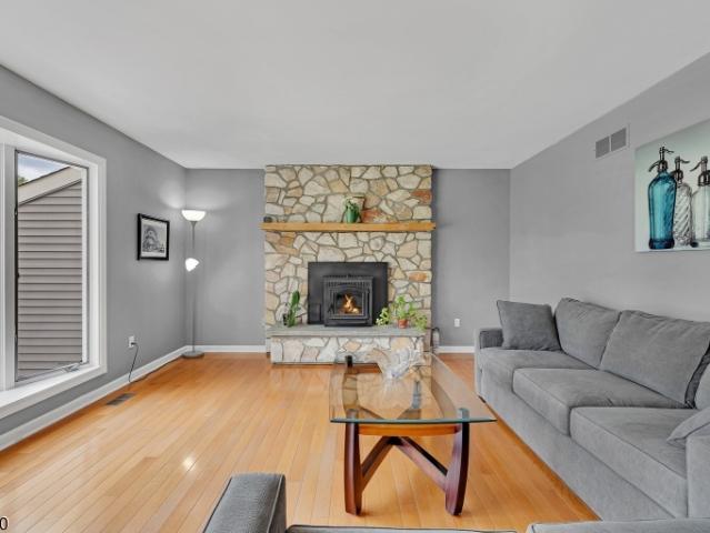 33 Hog Hollow Rd