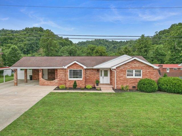33 Horseshoe St, Thelma, KY 41260