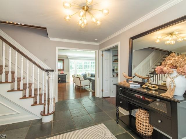 33 Hunter Dr