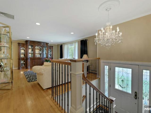 33 Hurlbut Street