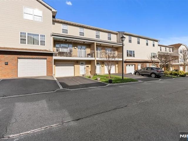 33 Ingraffia Dr, Elmwood Park, NJ 07407