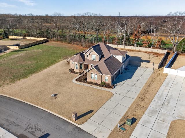 33 Ivy Dr