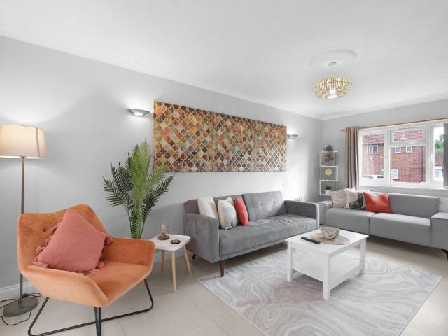 33 Keel Drive 3 bed terraced house to rent £2,100 pcm £485 pw