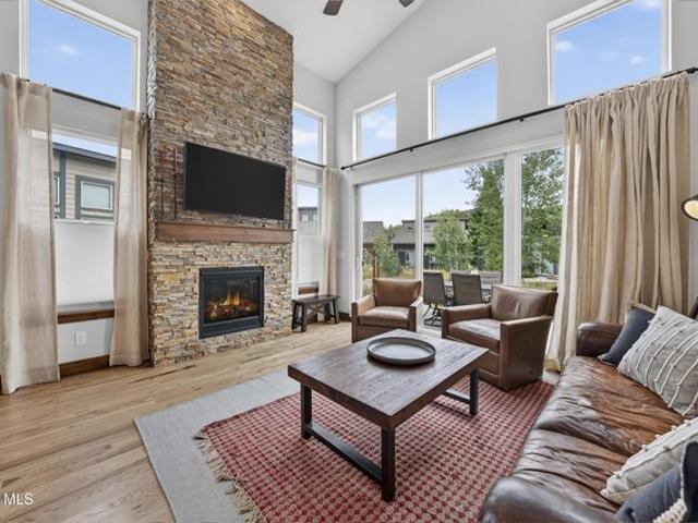 33 Kingfisher Pt, Fraser, CO 80442