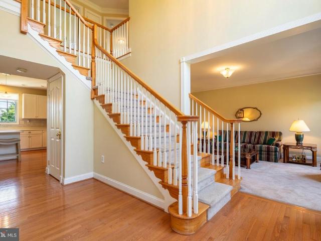 33 Knights Crest Court