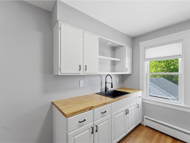 33 LAURA Street 2