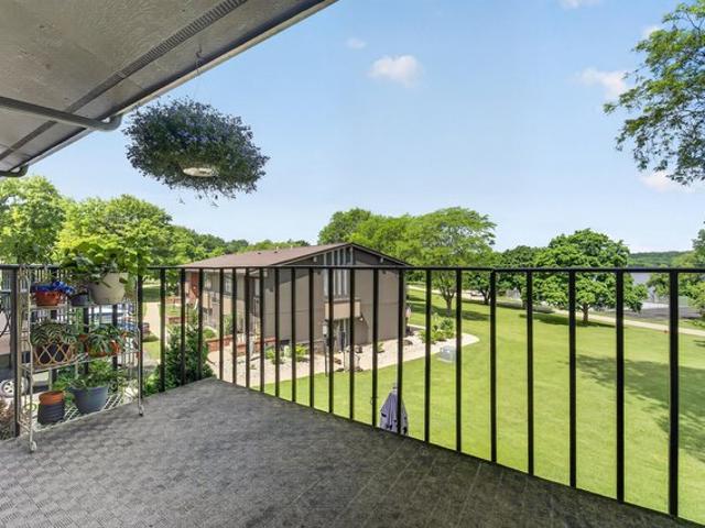 33 Lausanne Ct Unit 33 06, Geneva, WI 53147