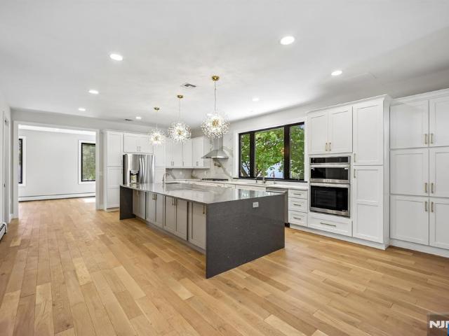 33 Lincoln Avenue