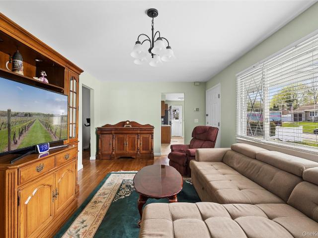 33 Lindbergh Avenue