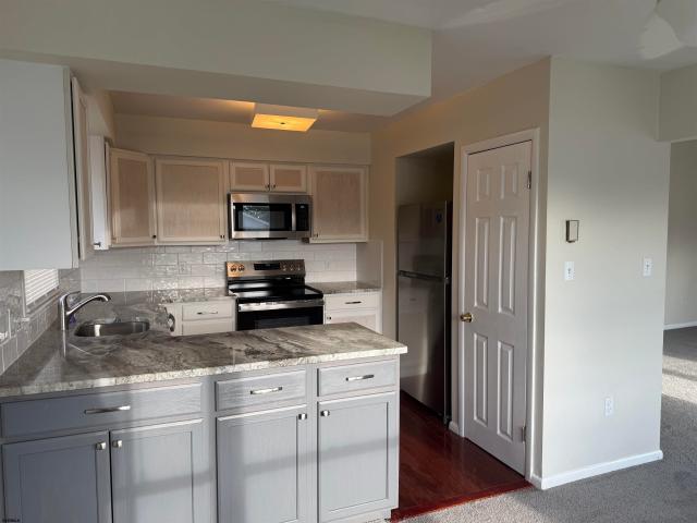 33 Lighthouse Dr