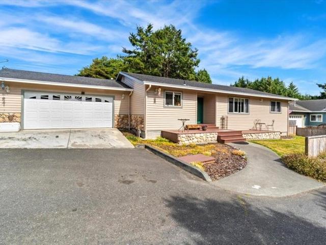 33 Logan Ln, Eureka, CA 95503