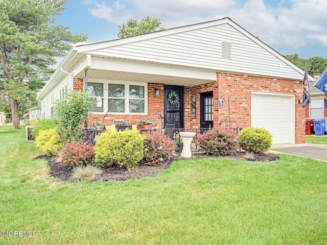 33 Lumsden St, Toms River, NJ 08757